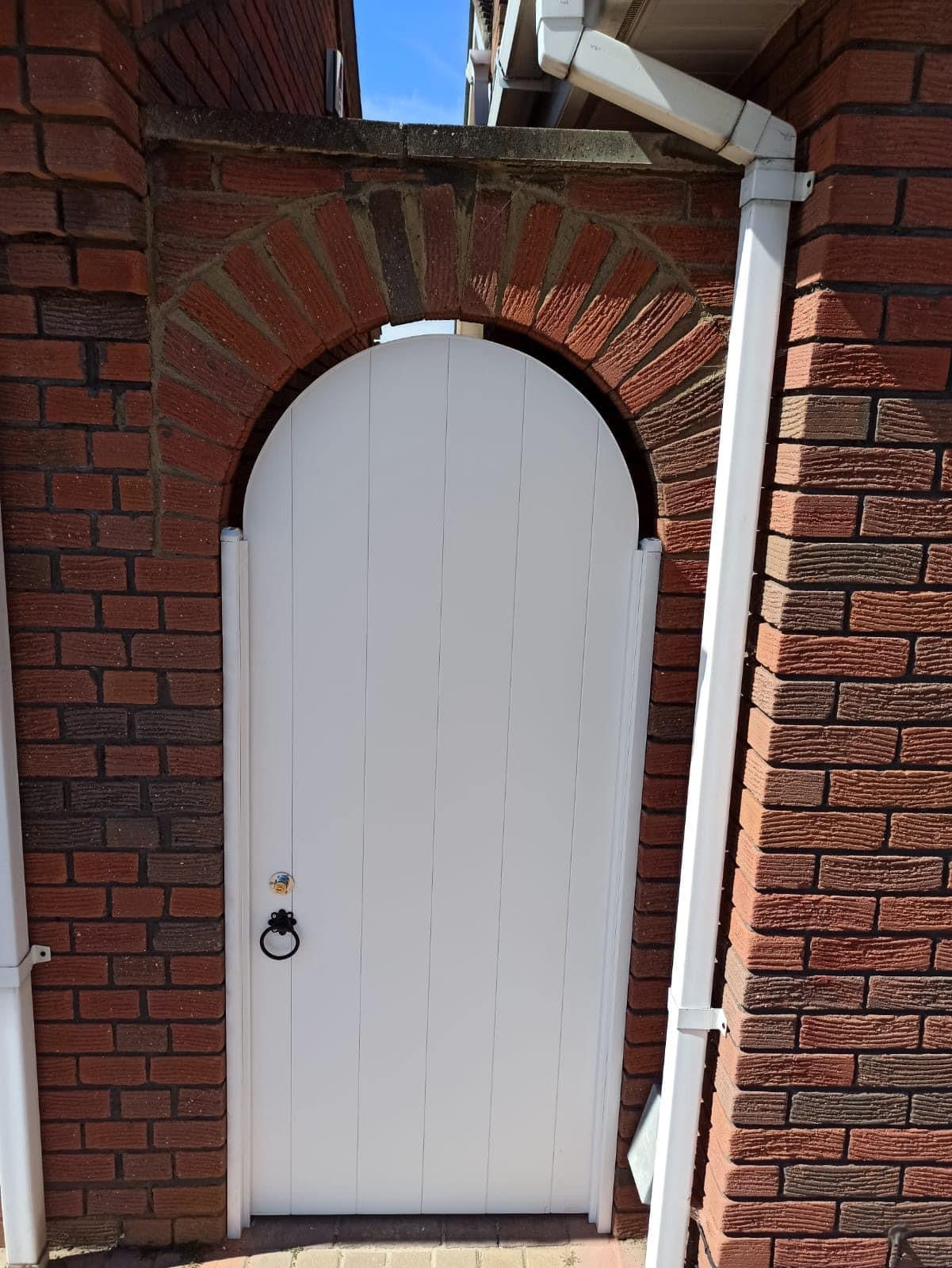 PVC Plastic Side Gate | W: 1201 - 1400mm, H: 1800mm | Arched Top – Tekplas