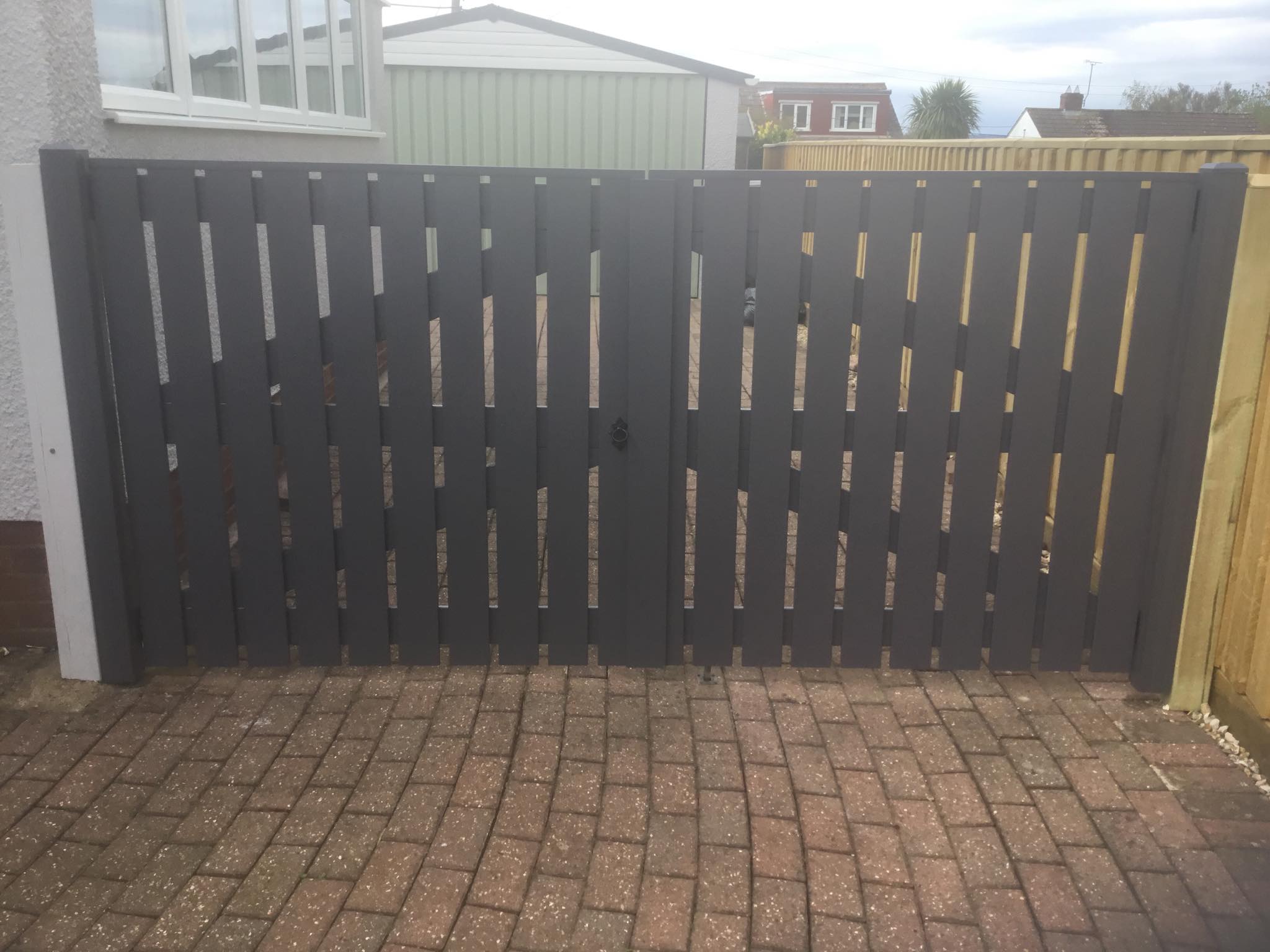Slatted Double Driveway Gate | W: 1500 mm - 1950 mm, H: 1100 mm (Stand ...